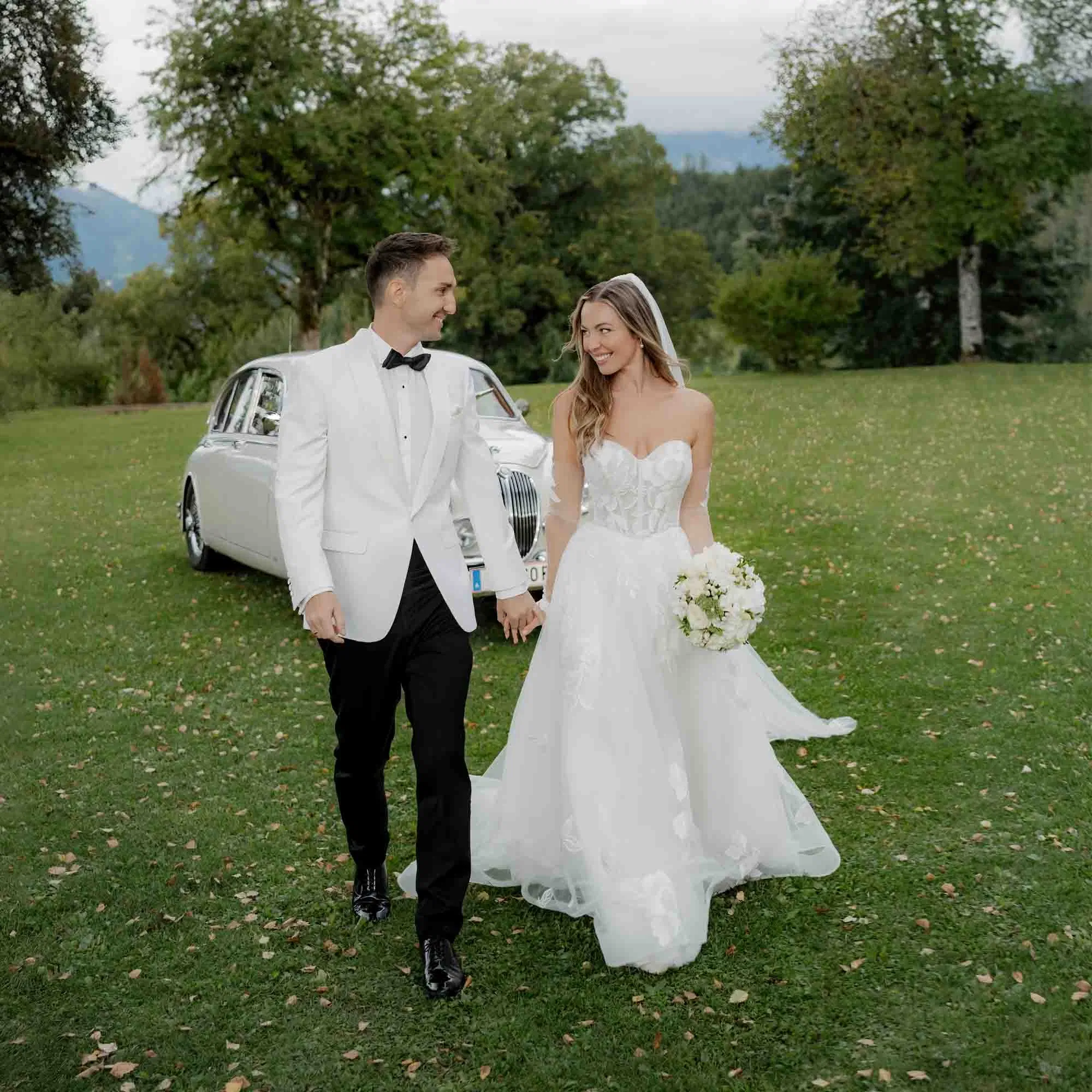 Zeitlos schön: Evelyn (28) und Lukas (35) sagen Ja zueinander - Braut ...